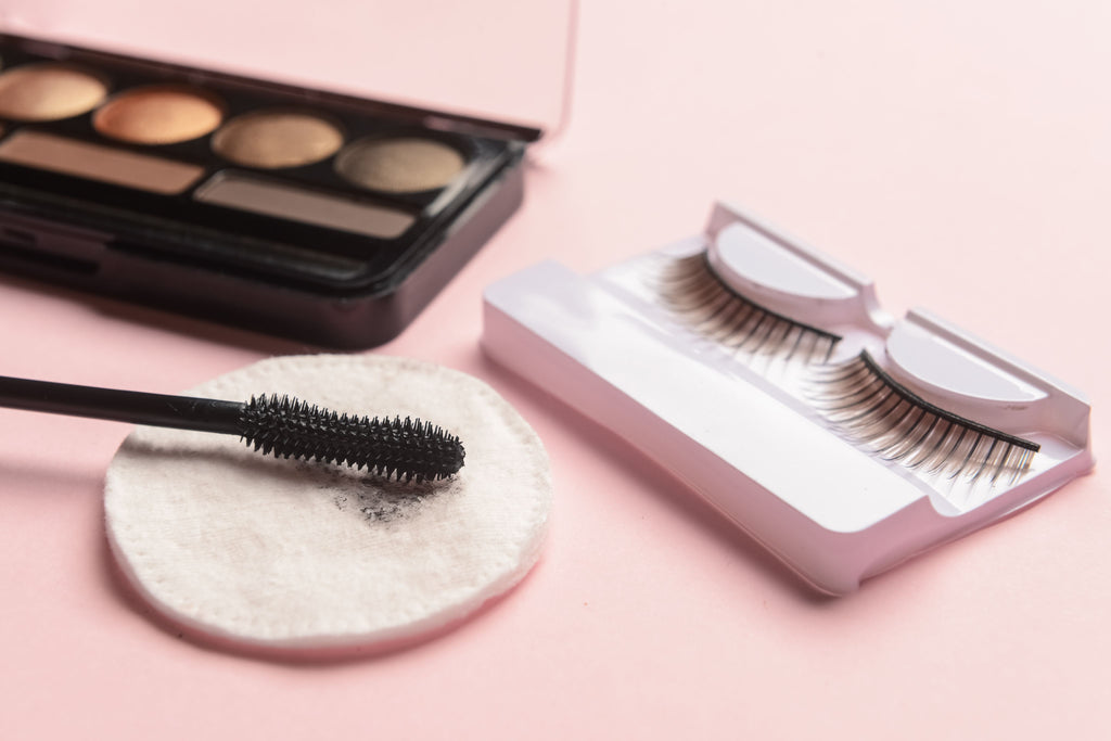 How to Clean Your False Eyelashes | False Eyelashes