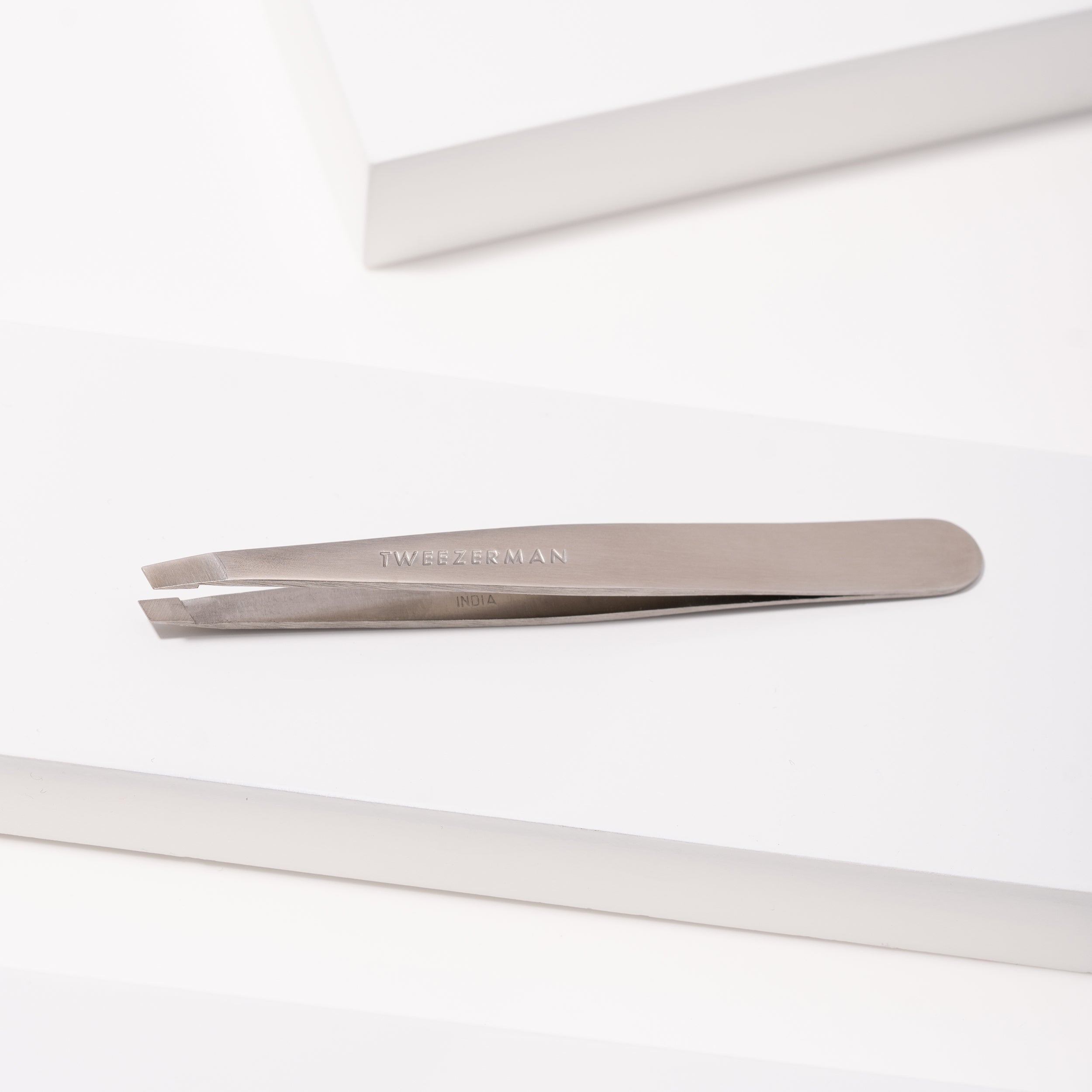 Tweezerman Slant Tweezer Classic | False Eyelashes